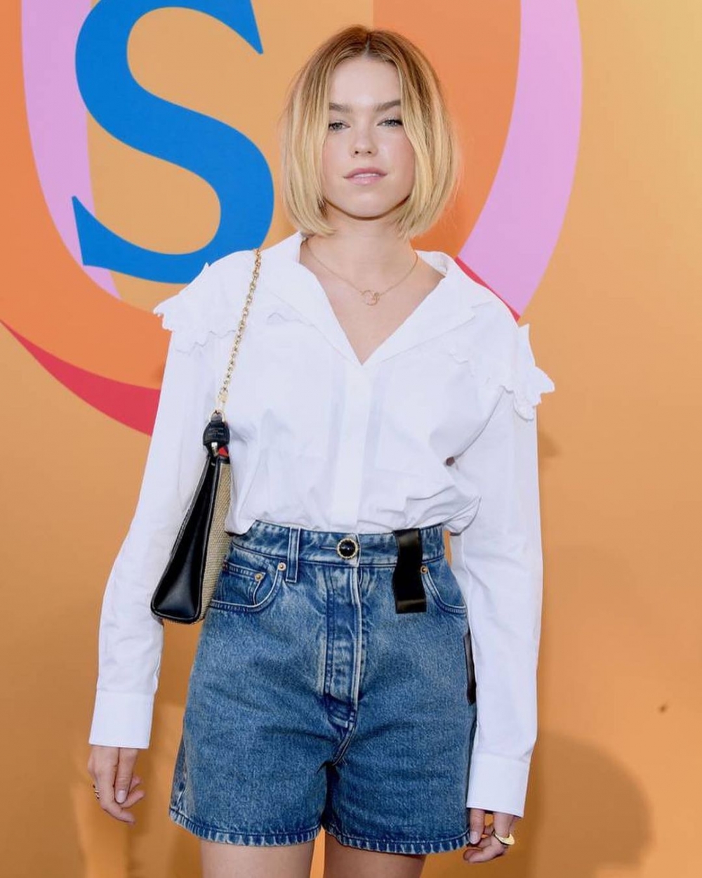 從高中輟學、曾在餐廳打工洗碗：《龍之家族》22歲澳洲演員Amelia May Alcock，在紅毯上大展時尚品味