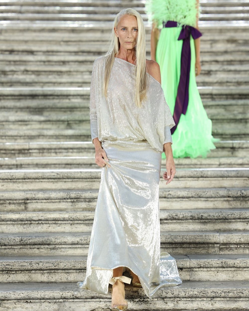 曾是奧運游泳隊隊長、深受Valentino與Gucci喜愛：65歲Elisabetta Dessy依舊美出新境界