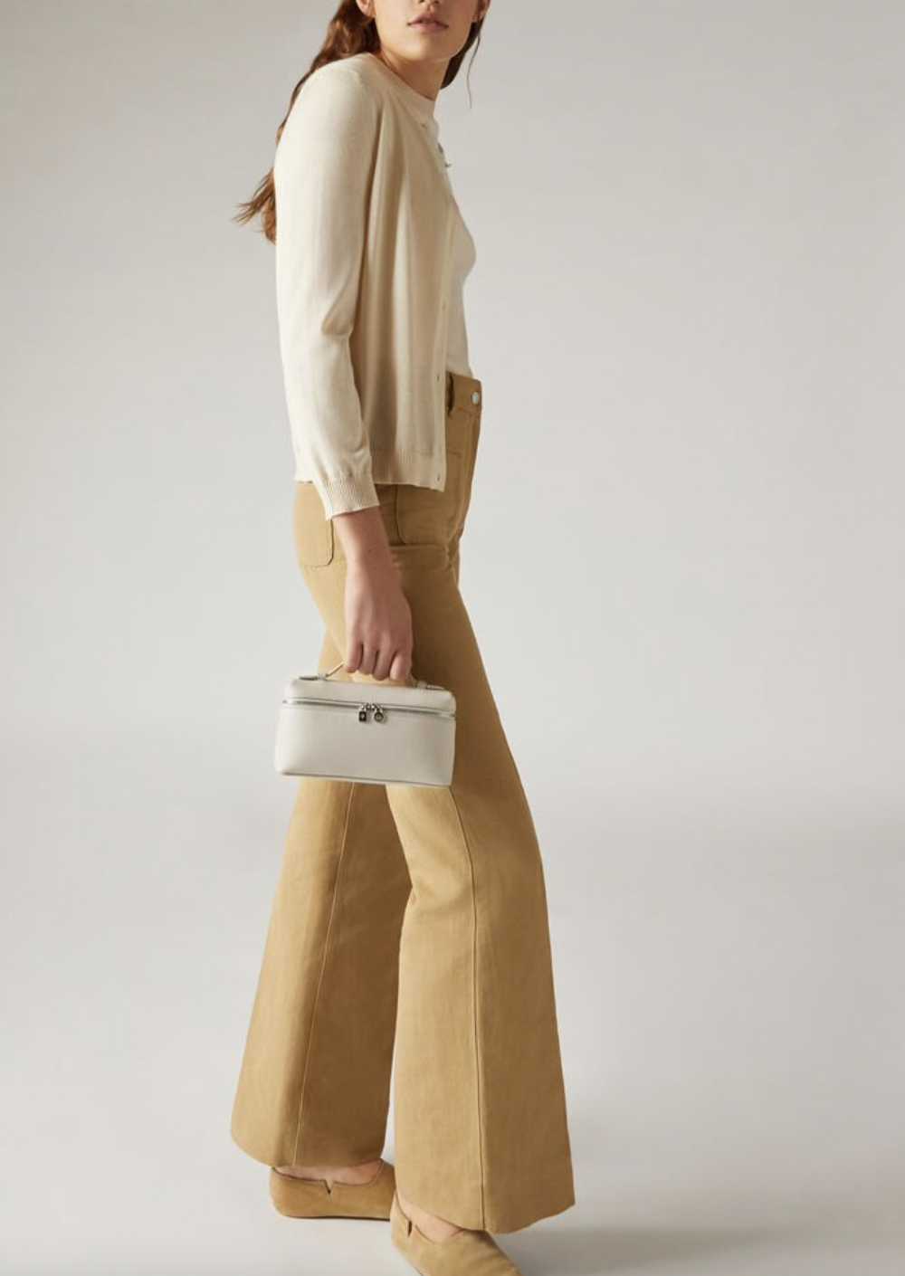 號稱Hermès Mini Kelly平替款：Loro PianaExtra Pocket L19手拿包，特別有人氣