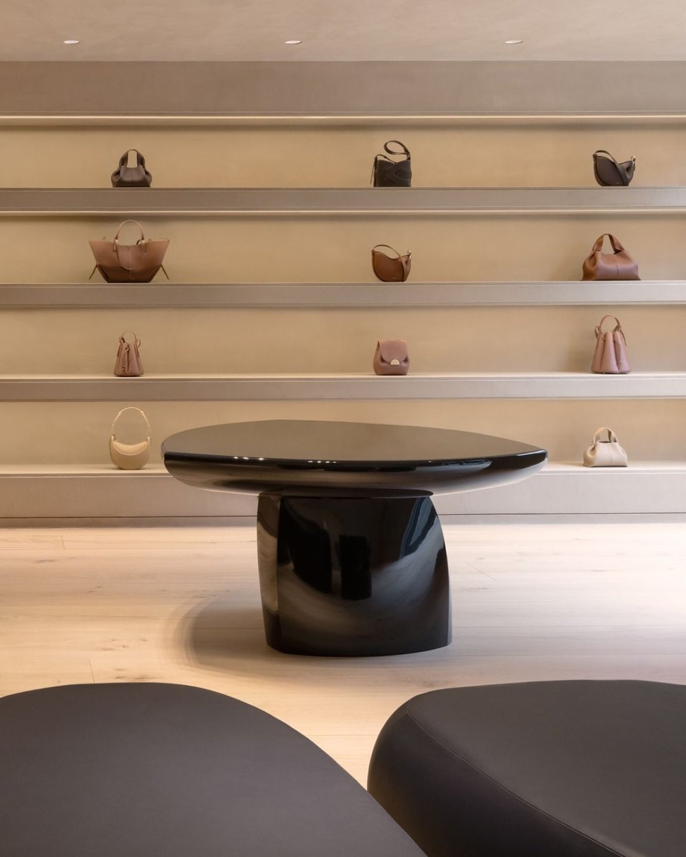 Polène選址於日本東京開旗艦店，唯美空間如在美術館中逛街