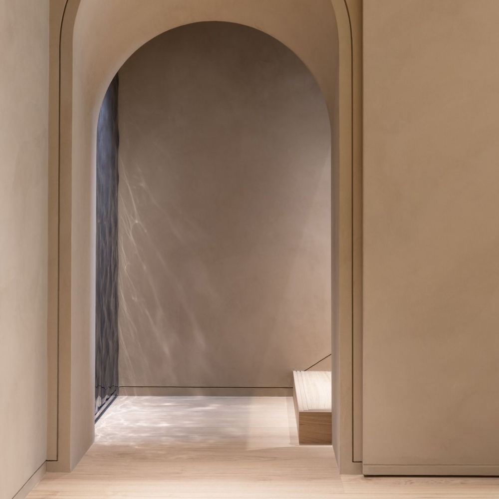 Polène選址於日本東京開旗艦店，唯美空間如在美術館中逛街