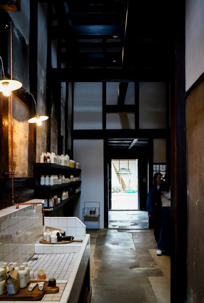 Le Labo選址日本京都開第三家複合店：改建百年町屋可以享用咖啡、茶點還有香水實驗室