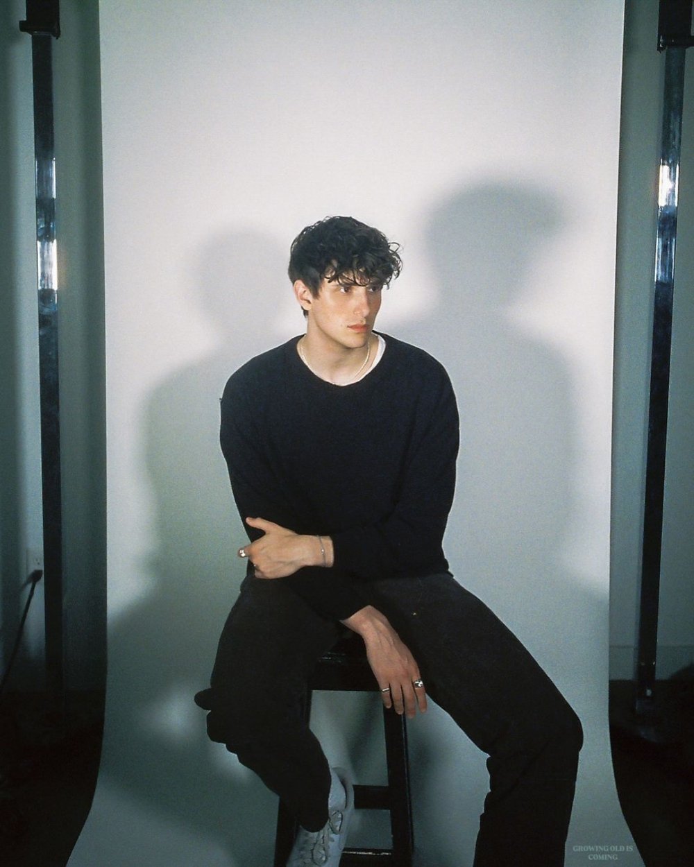 23歲創作才子JVKE靠一首歌上告示牌，最近的他找到真愛結婚了