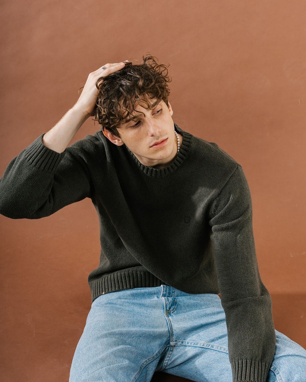 23歲創作才子JVKE靠一首歌上告示牌，最近的他找到真愛結婚了