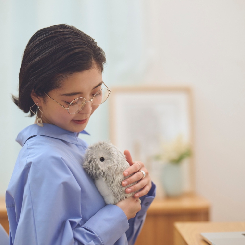 不僅Tesla推AI機器人！Casio也有AI寵物機器人「Moflin」