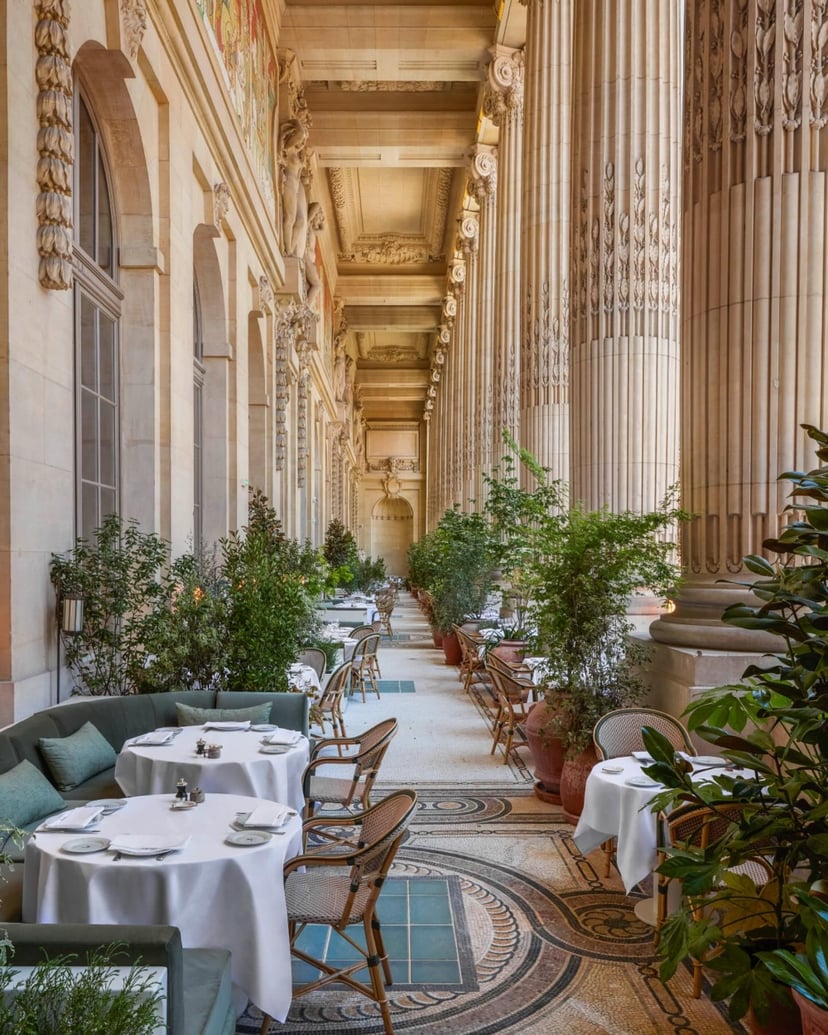 走進巴黎大皇宮全新開幕「The Grand Café」：巴黎文化生活的新聚場，在石柱下享用春光裡的一杯咖啡打開優雅生活之門